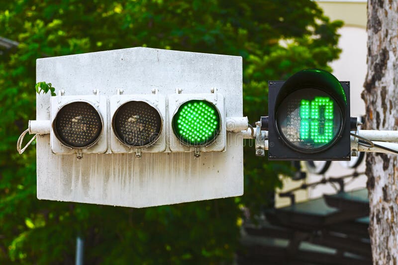 Ampeln, Ampel, Rotes Licht, Verkehrszeichen Stockbild - Bild von ...