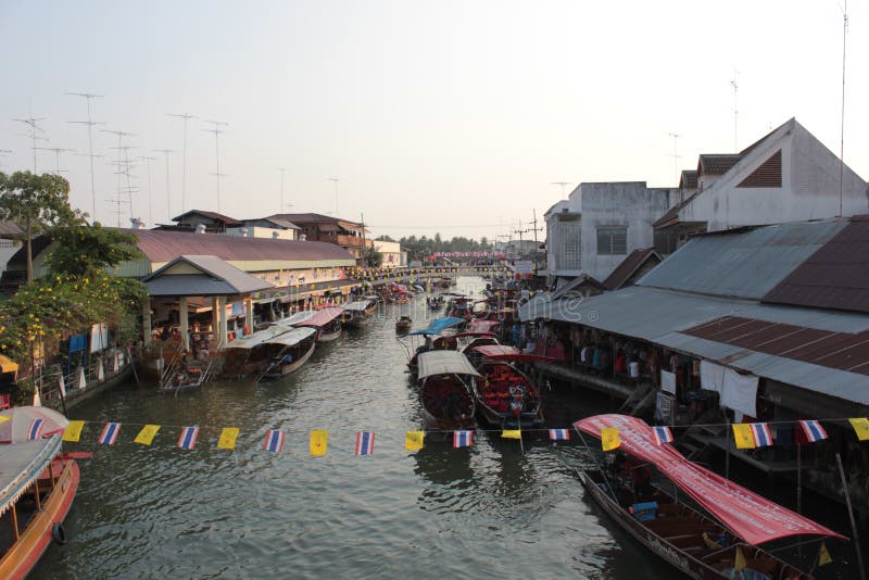 Amphawa 编辑类图片. 图片 包括有 遗产, 布琼布拉, 乡下, 聚会所, 引擎, 吸引力, 驱动器 - 45857405