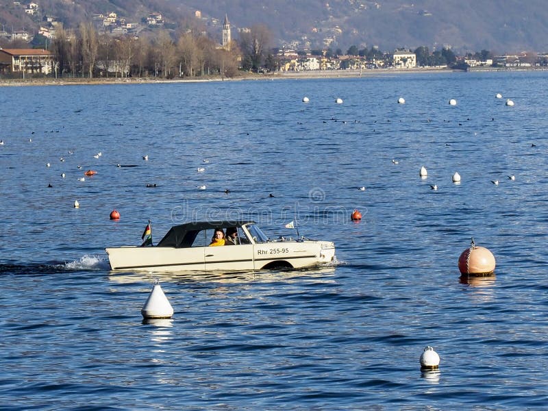 Amphibious Vehicle in Navigation Editorial Image - Image of metal, como ...