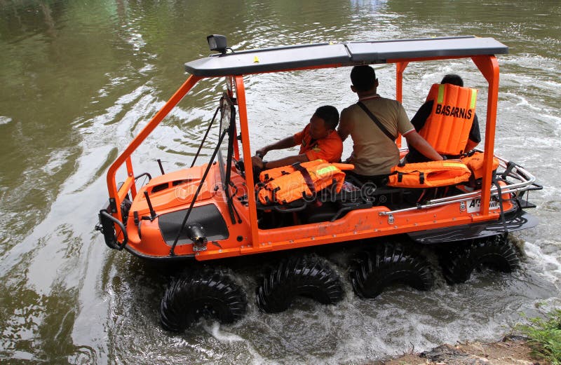 Amphibious vehicle editorial photography. Image of prepare - 70330817