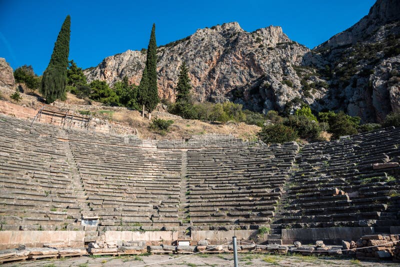 Amphitheater Am Delphi-Standort, Griechenland Stockbild - Bild von ...