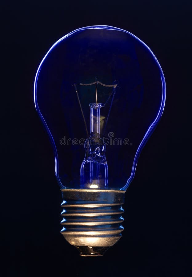 Allumée Lampe D Ampoule Fond Noir Photos Stock - Téléchargez 183 Photos ...