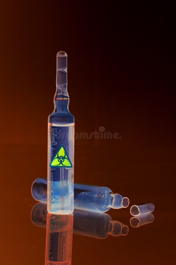 Ampule Met Biohazardsubstantie Stock Foto - Image of fles, laboratorium ...