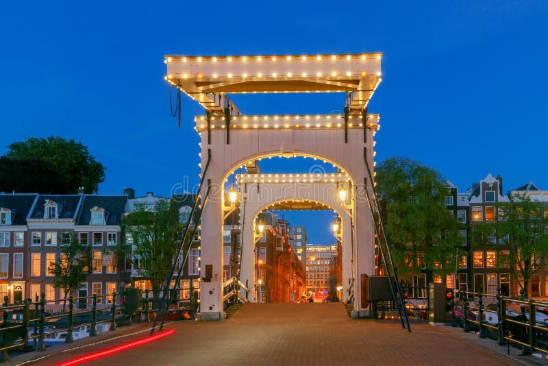 Amsterdam Pont Maigre La Nuit Image stock - Image of maigre, repère ...