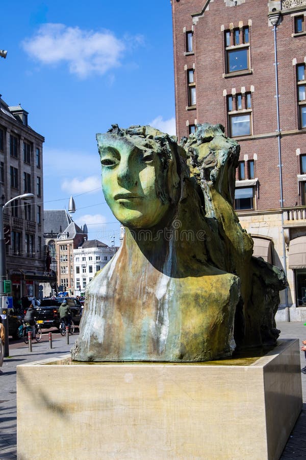 Amsterdam Rokinfontein â€œTwo Immovable Headsâ€ (2017) Located on the ...