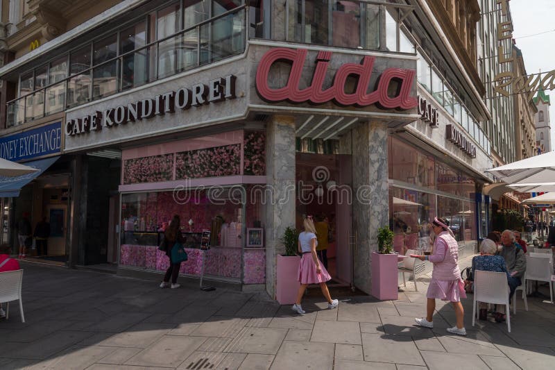 Cafe Konditorei Aida Stock-im-Eisen-Platz Vienna Austria Editorial ...