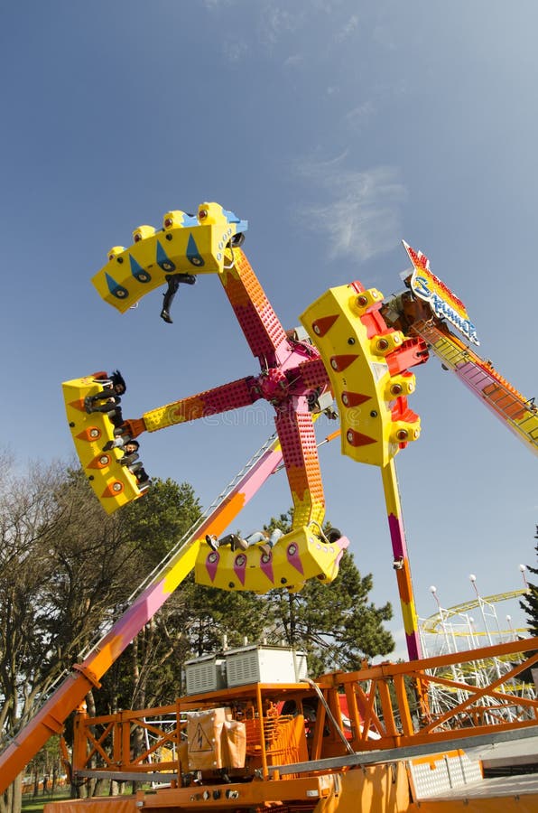 Amusement park ride editorial photography. Image of show - 38757662