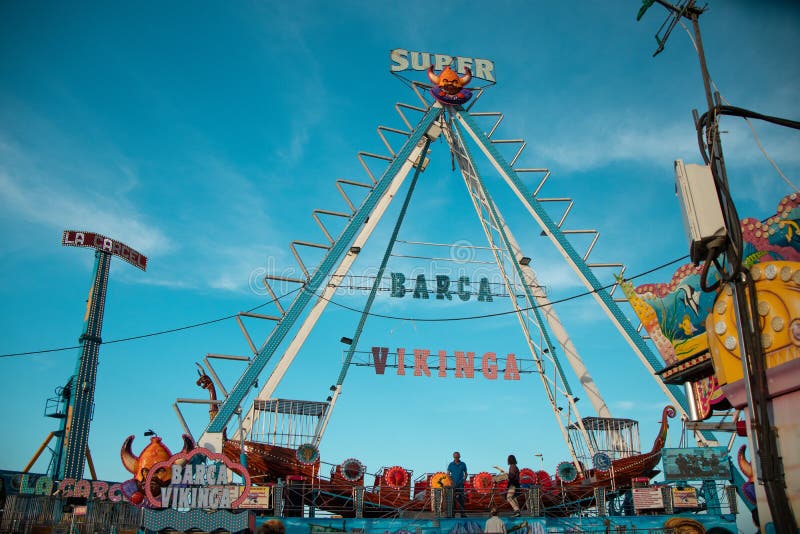 Amusement Park, Blue, Sky, Spain, Attraction, Gondola, Theme Park ...
