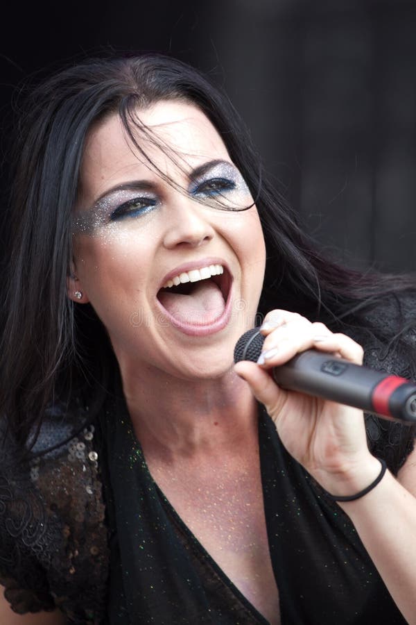 Amy Lee's Instagram, Twitter & Facebook on IDCrawl