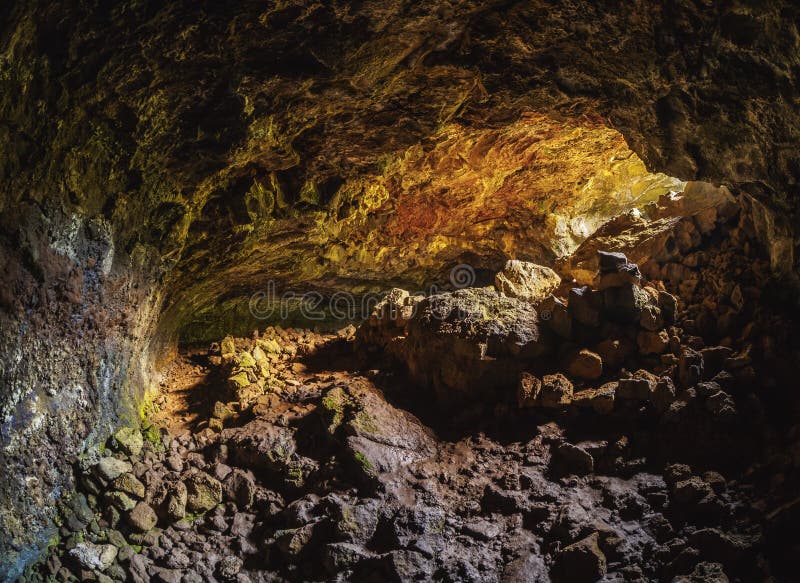 Ana Te Pahu Cave Auf Osterinsel, Chile Stockbild - Bild von standorte ...