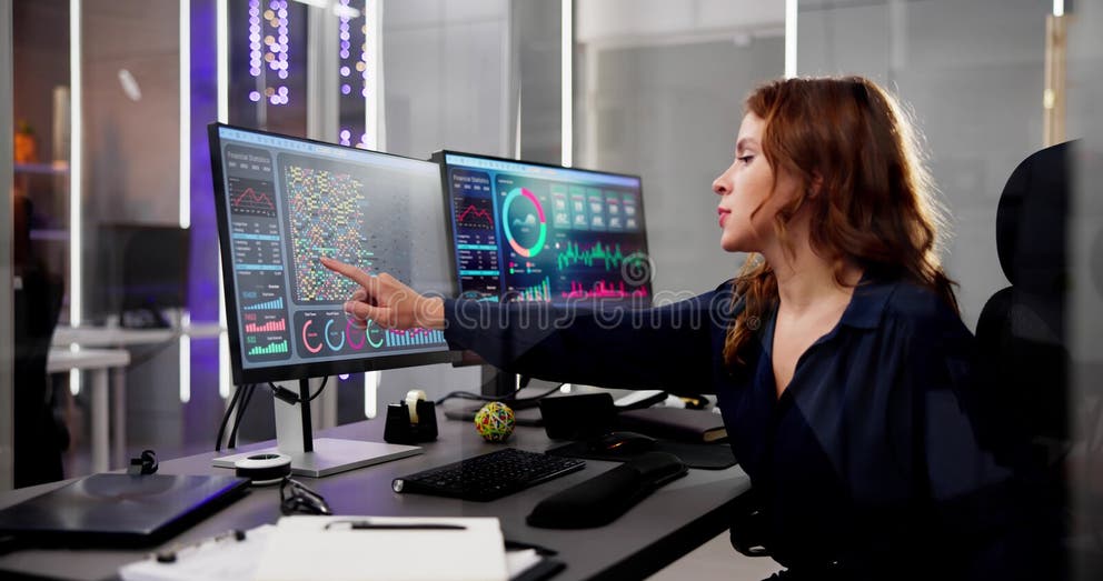 Analista De Datos Con Data Analysis Kpi Imagen de archivo - Imagen de funcionamiento, mano ...