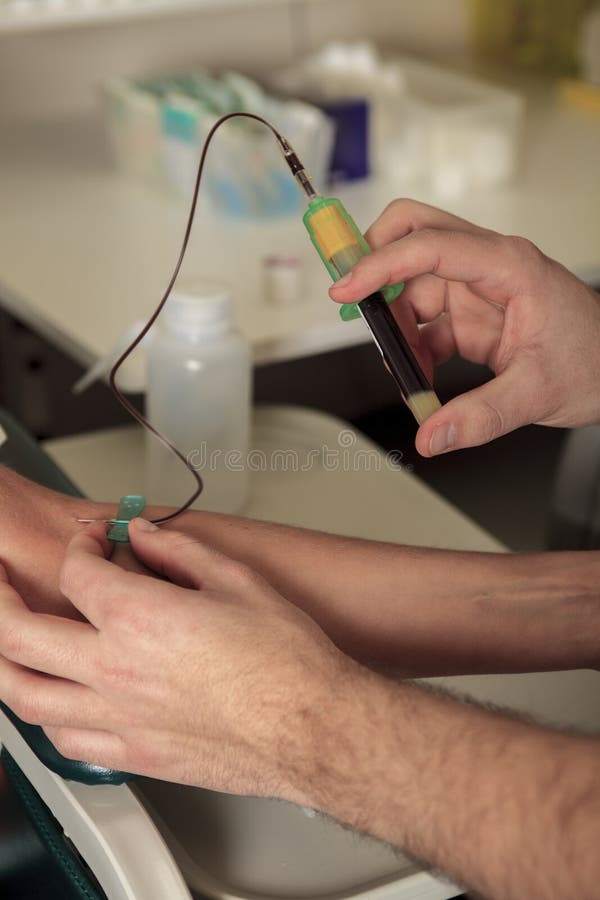 Analyse De Sang Dans Un Laboratoire Image stock - Image du chemical ...
