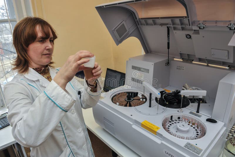 Analyseur Biochimique Automatique Image stock éditorial - Image du ...