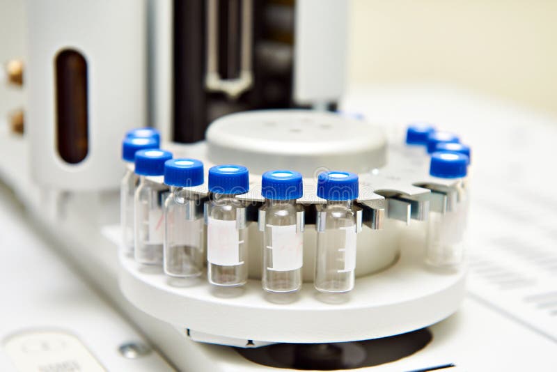 Analyseur Biochimique Dans Le Laboratoire Photo stock - Image du ...