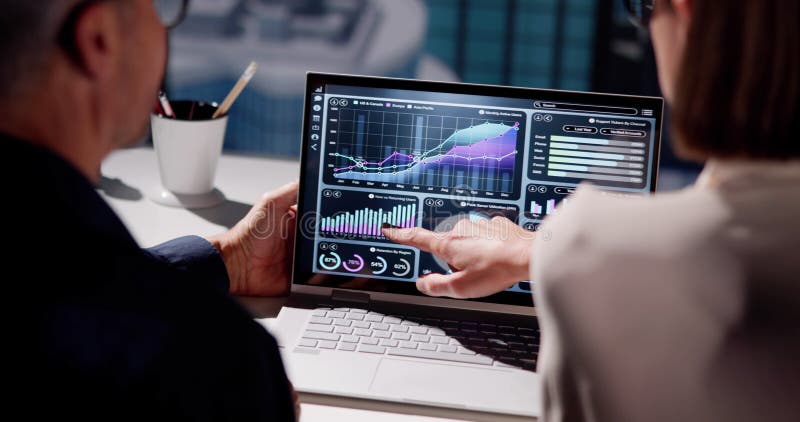 Analyst S Laptop: KPI Report Stock Image - Image of women, white: 297680347