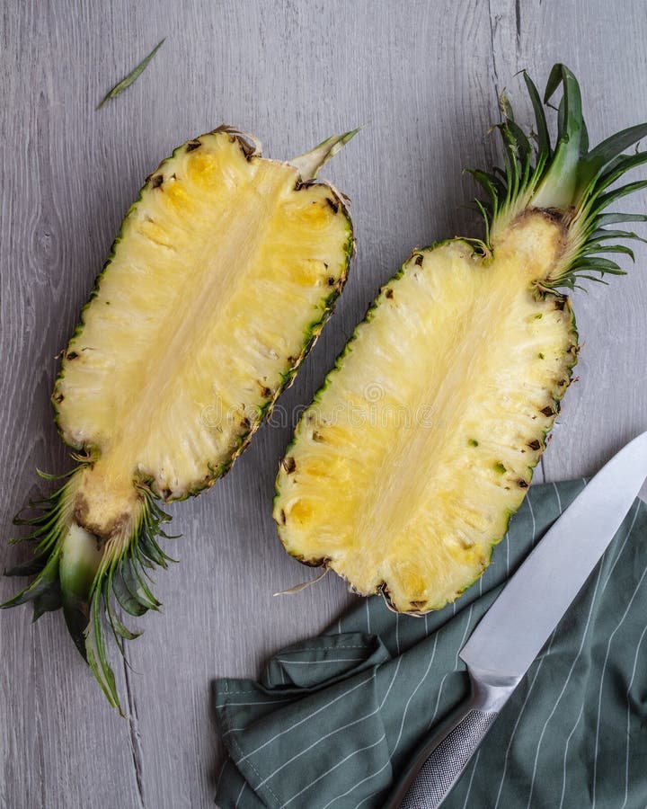 Cutted ananas fotografering för bildbyråer. Bild av citric - 16872155
