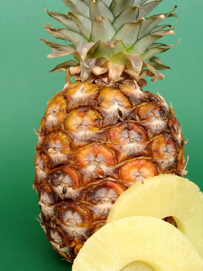 Ananasy obraz stock. Obraz złożonej z kopiasty, deliciouses - 1745589