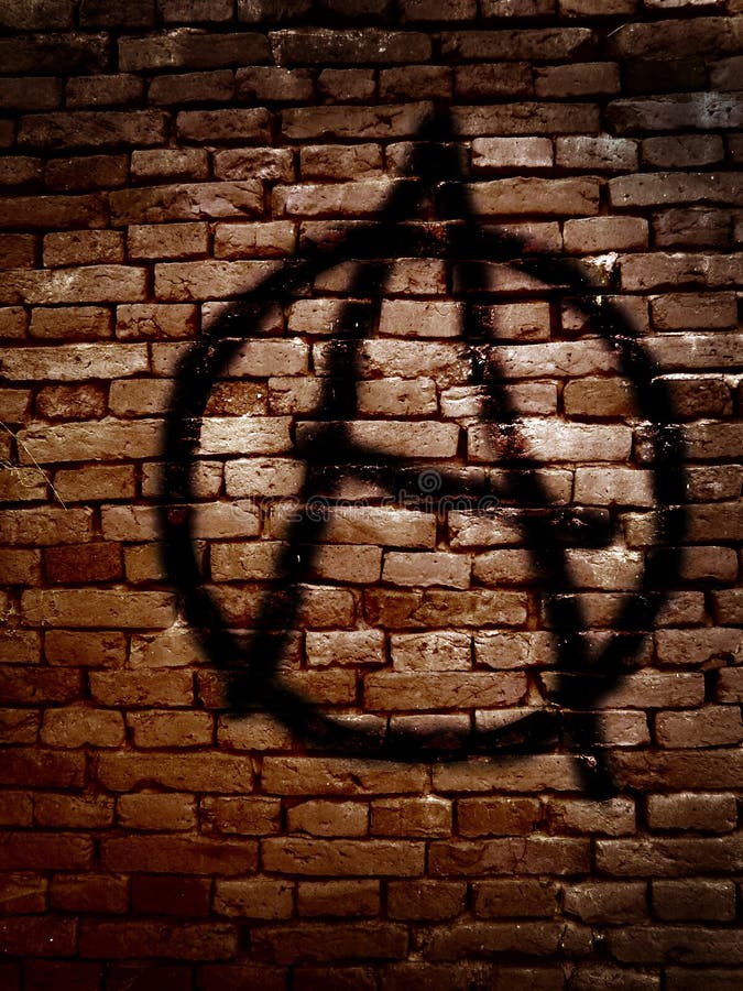 Symbol Der Anarchie Gemalt Auf Der Abziehenden Alten Wand Stockfoto ...