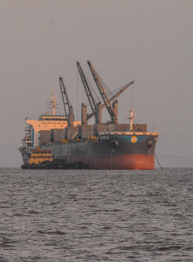 Giant ship editorial stock image. Image of ship, arabian - 99208789