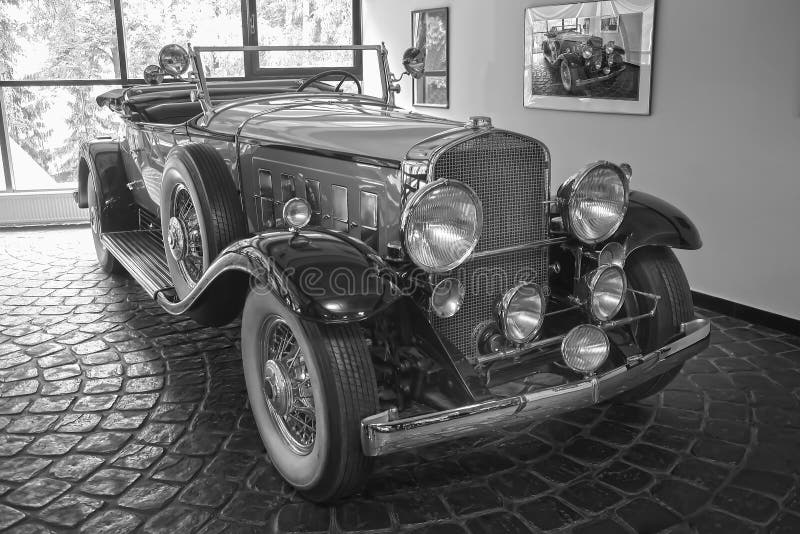 Ancient car editorial photo. Image of design, luxury - 143735656