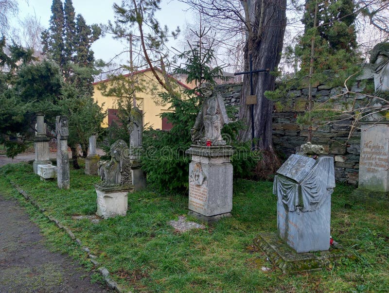 Old Cemetery Statues on Graves Stock Image - Image of tree, memorial ...