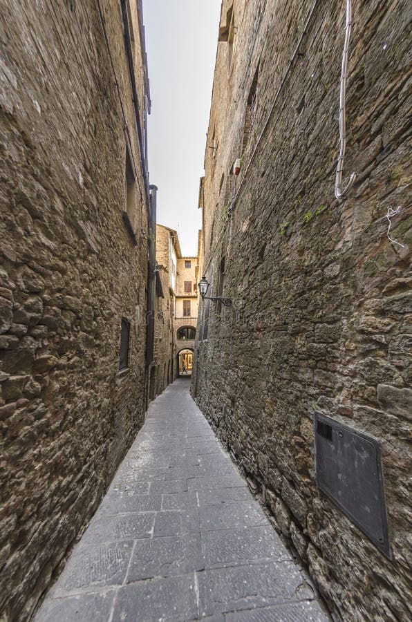 Old alley in Tuscany stock image. Image of decay, retro - 22243617