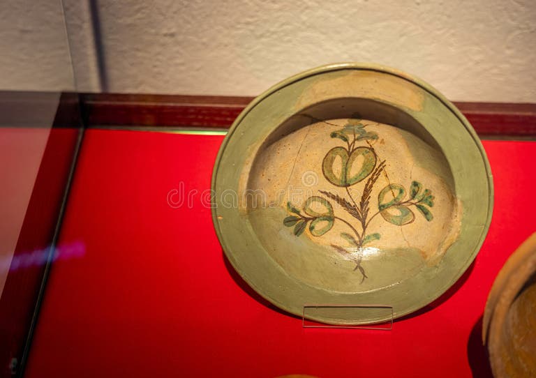 Ancient Clay Plate on Exhibition Stand. Ceramic Tableware in the Museum ...