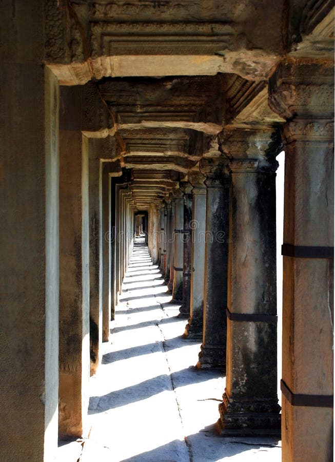 Colonnade at Angkor Wat stock image. Image of column - 22081367