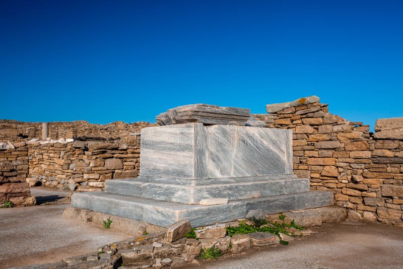 Ancient Roman Stone Pedestal Stock Photo - Image of worn, space: 12983352