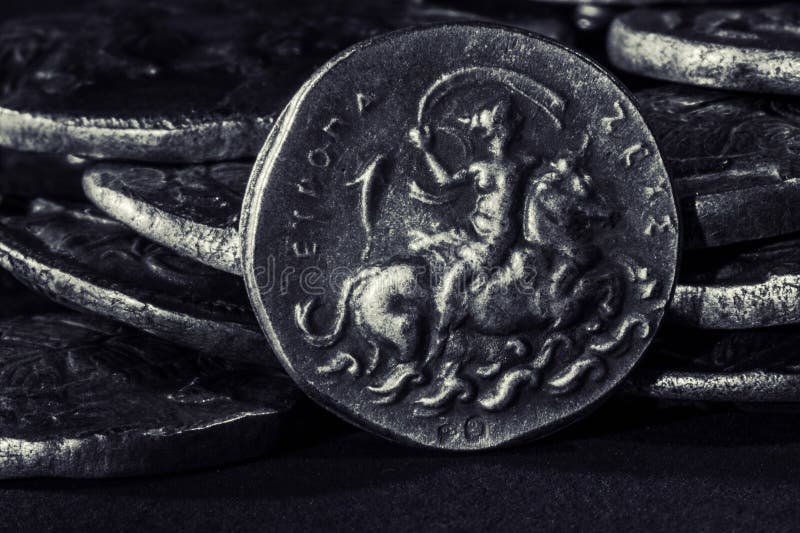 Ancient Greek Coin, Crete, Knossos, Labyrinth at Knossos, Minotaur ...