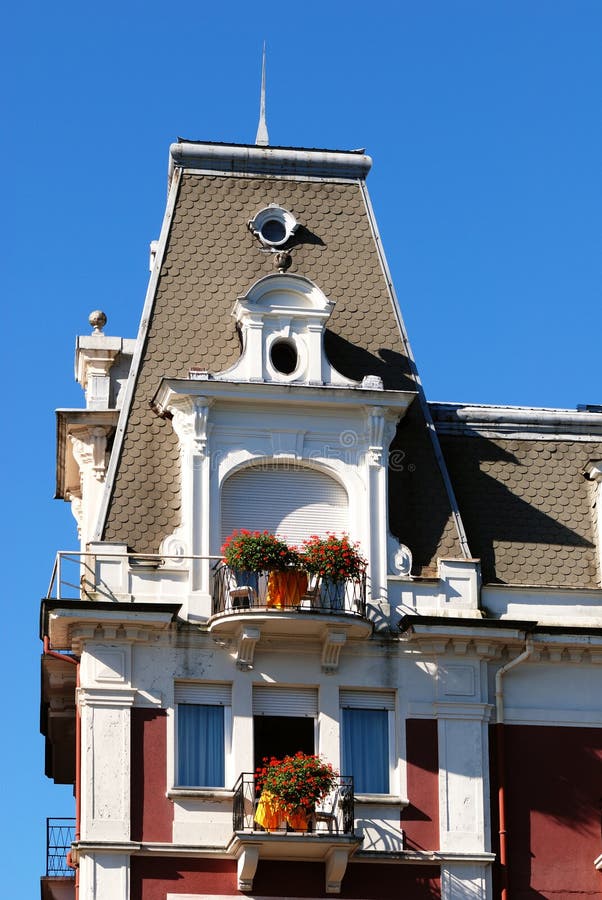 Ancient house stock image. Image of aged, geranium, architecture - 20812491