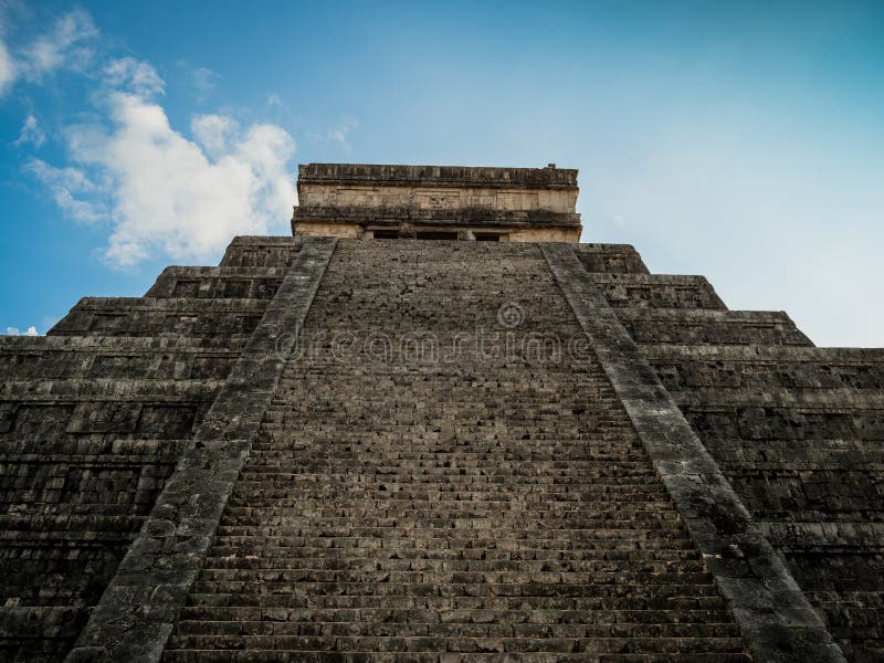 Ancient Majesty: the Temple of Kukulcán at Chichén Itzá Stock Image ...