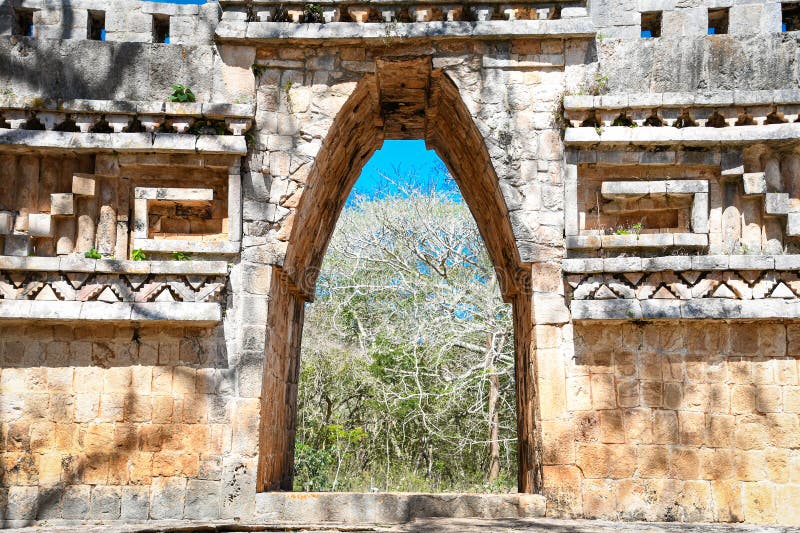 Ancient Mayan Arch at Labna Mayan Ruins, Yucatan, Mexico Stock Photo ...