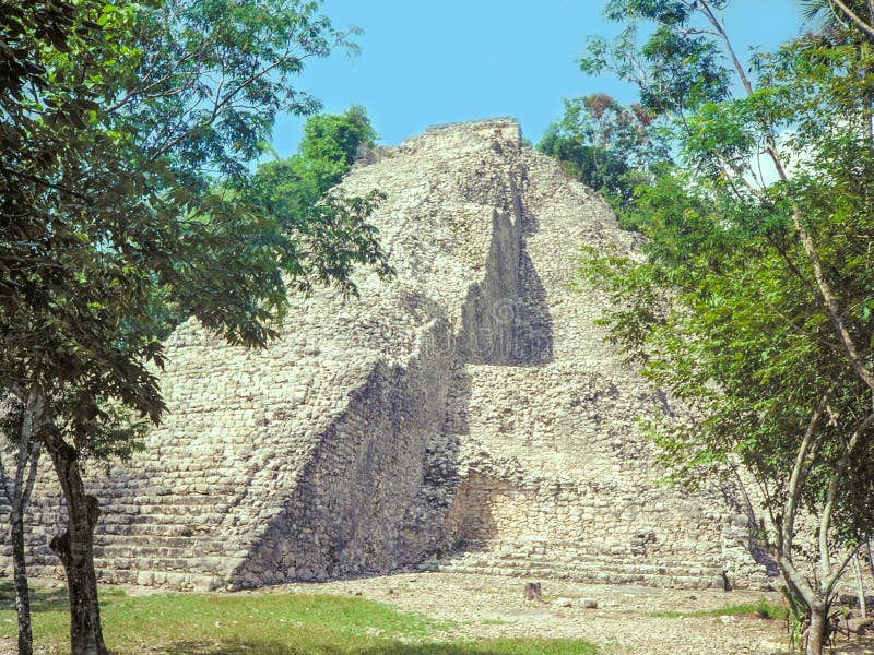 Ancient Mayan Pyramid in Yucatan Jungle Stock Image - Image of aztec ...