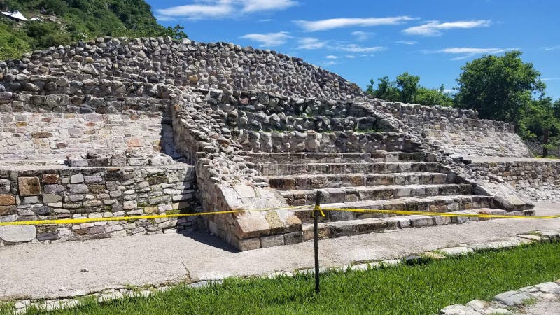 Ancient Olmec Head, La Venta Stock Image - Image of venta, basalt: 28964879