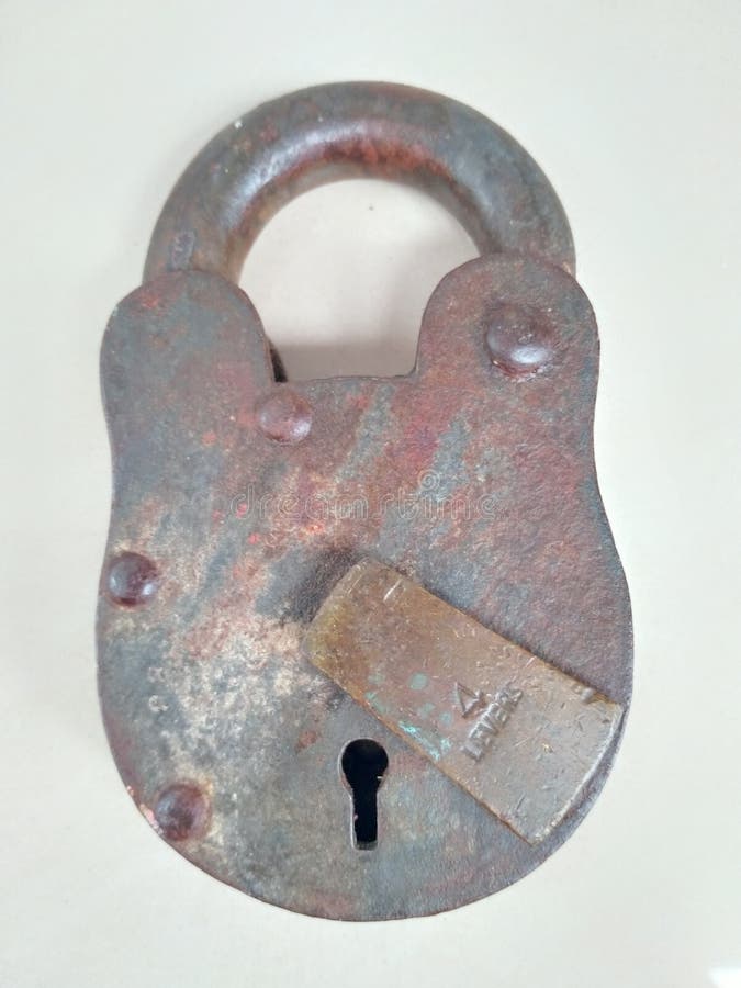 Ancient padlock and key stock photo. Image of security - 2546386