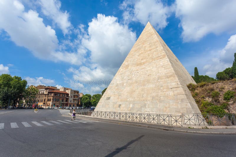 Rome, Italy - 22.06.2018: Ancient Pyramid of Cestius in Rome Editorial ...