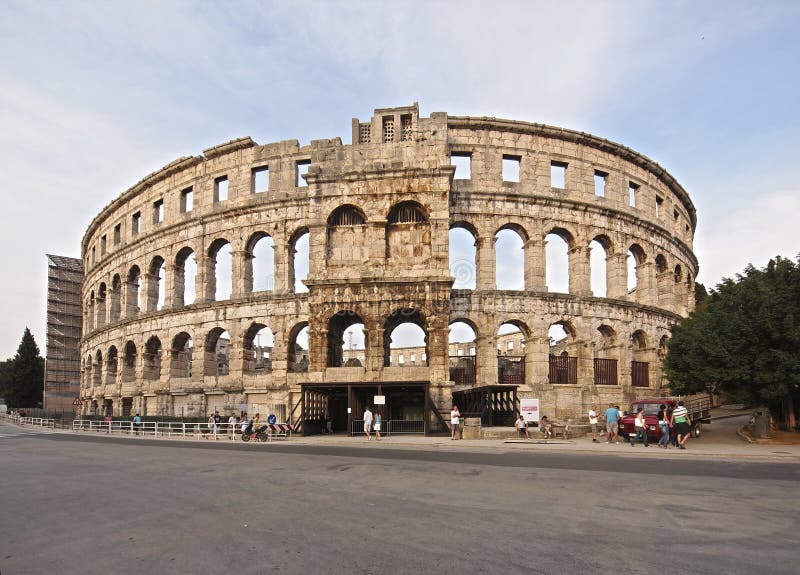 Ancient Roman Amphitheater editorial photo. Image of coliseum - 24266796