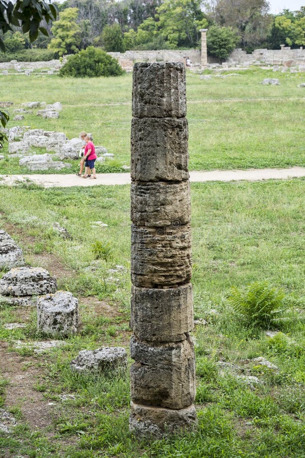 Ancient Roman column editorial photography. Image of park - 125152992