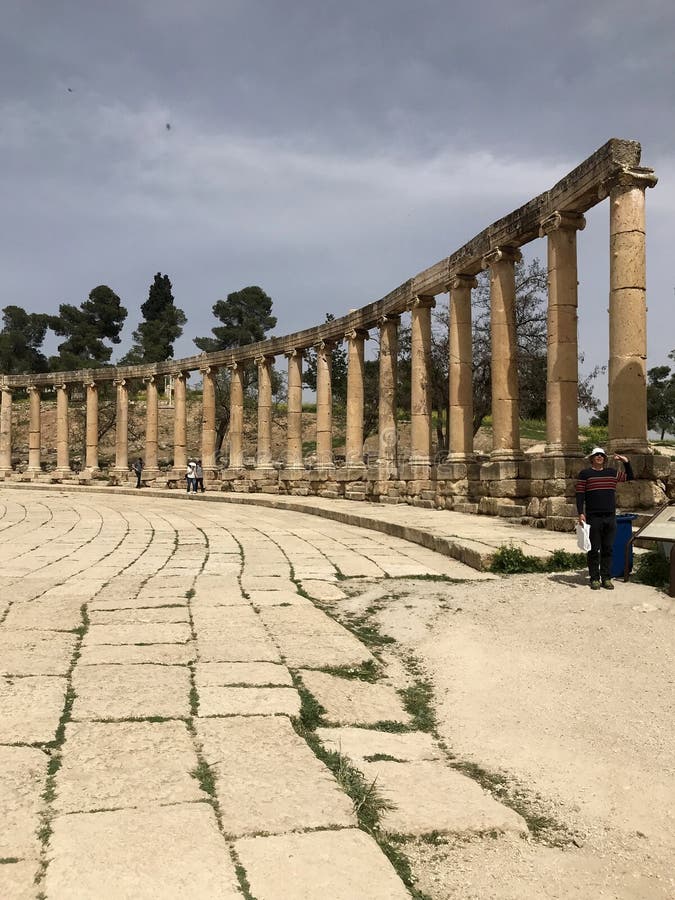 Ancient Roman Oval Square with Colonnade in Jerash in Jordan Editorial ...