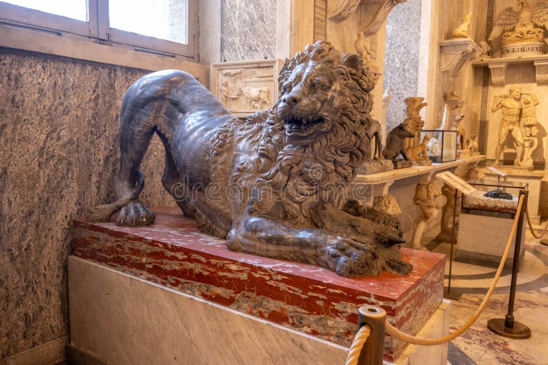Ancient Statues at the Vatican Museum Editorial Image - Image of ...