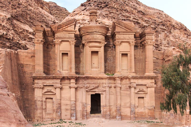 Ancient Temple in Petra, in Jordan Stock Photo - Image of crack, gorge ...