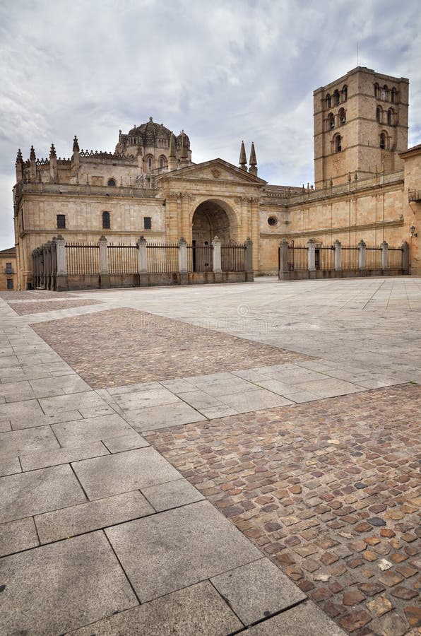 Ancient Town of Zamora, Spain Stock Image - Image of ancient, cathedral ...