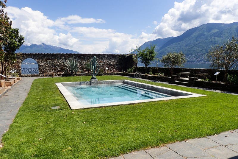 Ancient Villa and Swimming Pool Editorial Photo - Image of luxury ...