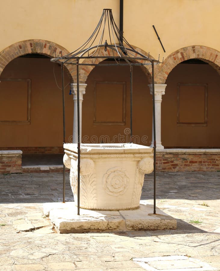 Ancient Well in a Square of VENICE Stock Image - Image of court, city ...