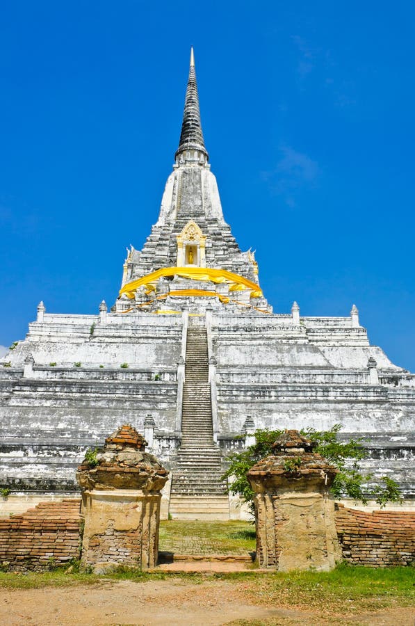 Ancient white pagoda stock image. Image of stupa, buddha - 25173493