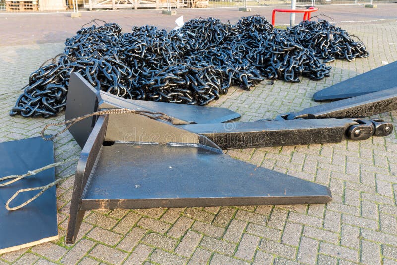 Ancla de acero con cadenas foto de archivo. Imagen de marina - 39038822