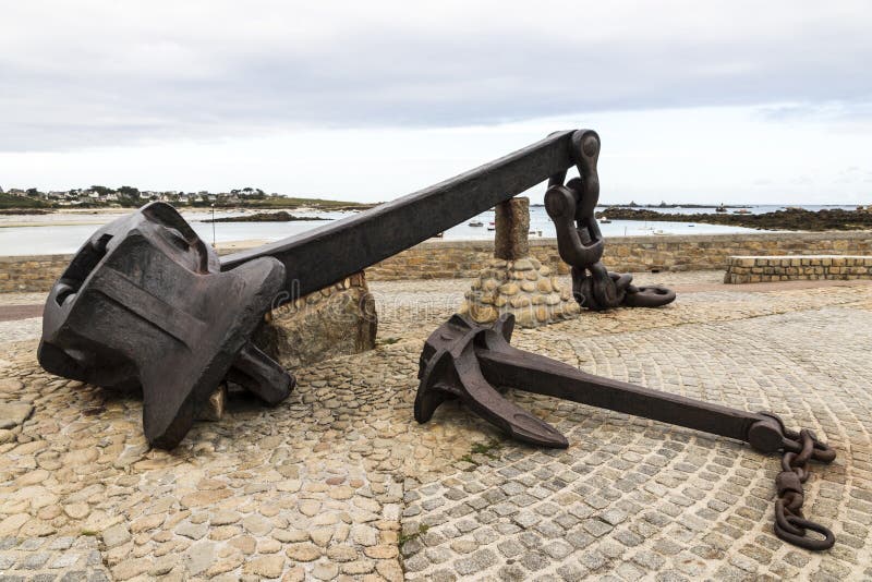Ancla Grande Del Hierro En Rocas Imagen de archivo - Imagen de piedra ...