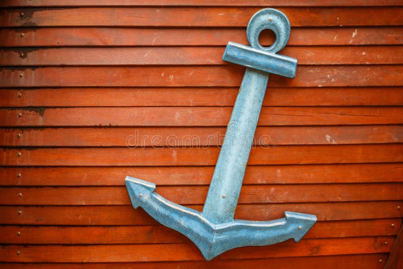 Ancla Náutica Vieja En La Tabla De Madera Sobre Fondo De La Aguamarina ...