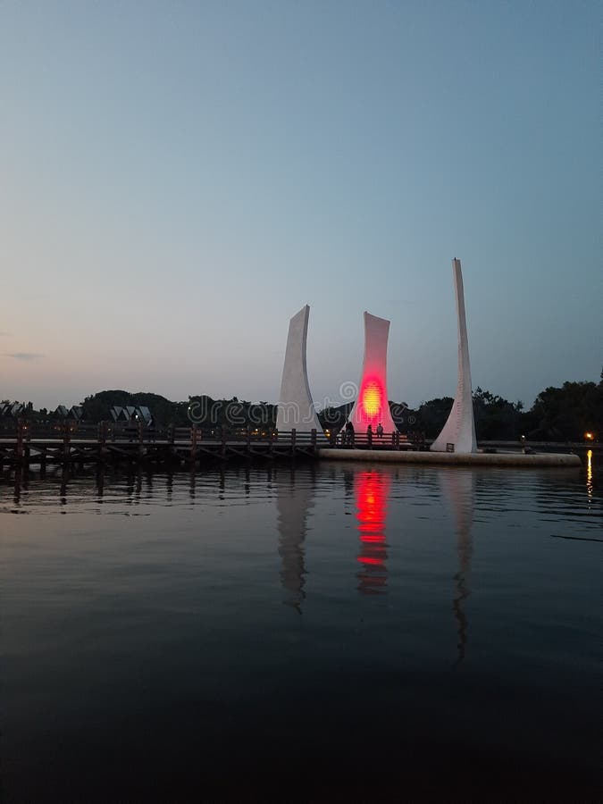 Ancol Monument editorial photo. Image of sunset, iron - 263007091